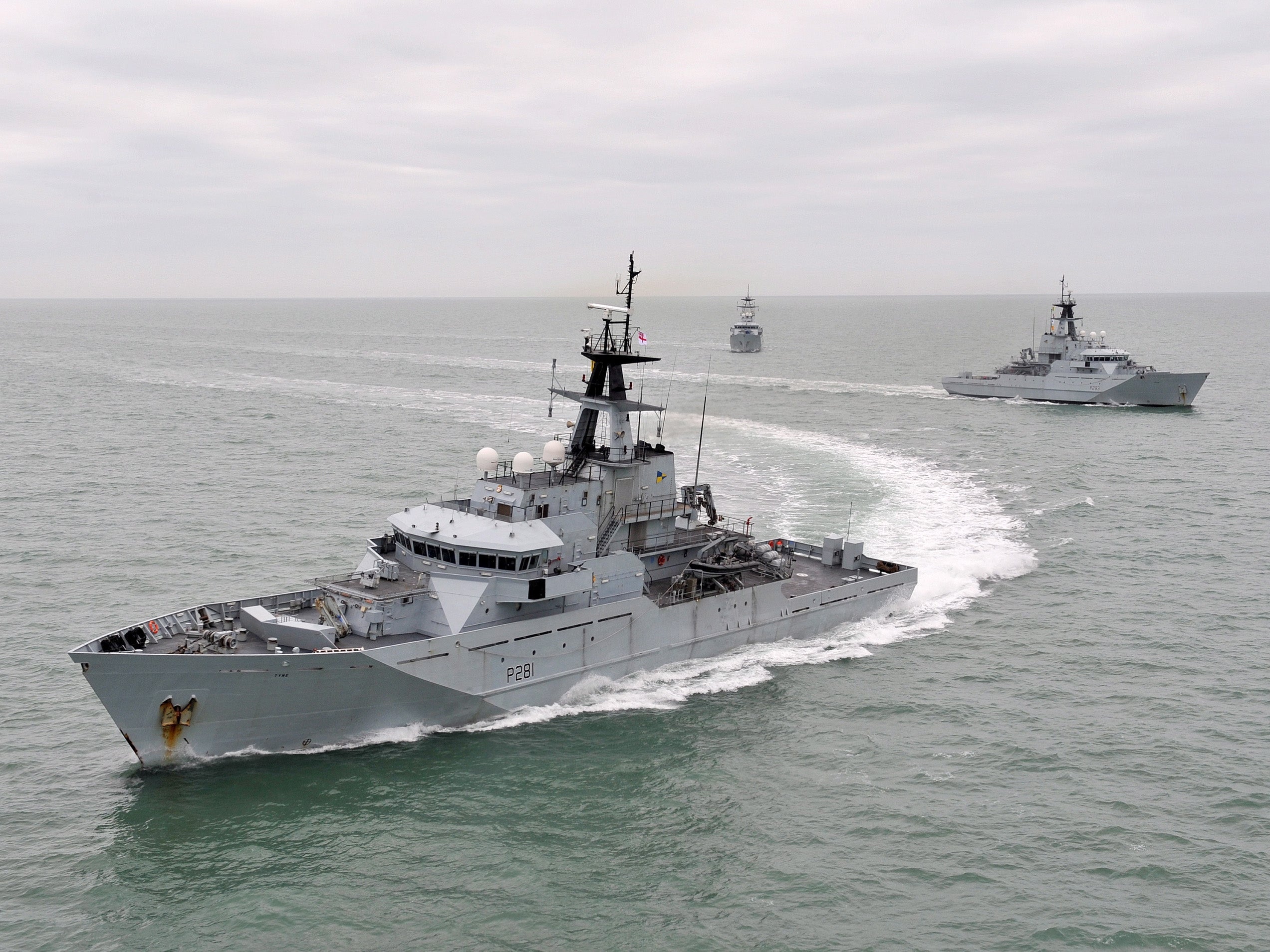 HMS Tyne (P281) - Hard Turn - Royal Navy River Class Patrol Vessel ...