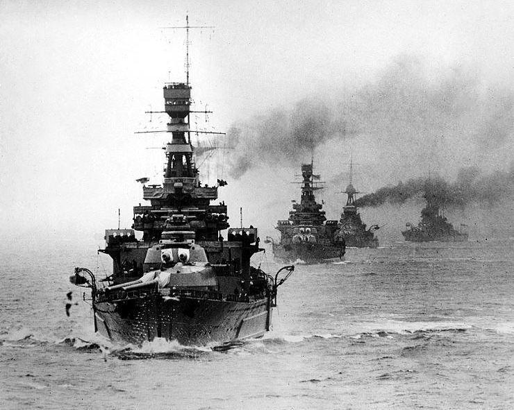 HMS Repulse (1916) - Head of a Convoy - Royal Navy Renown Class ...