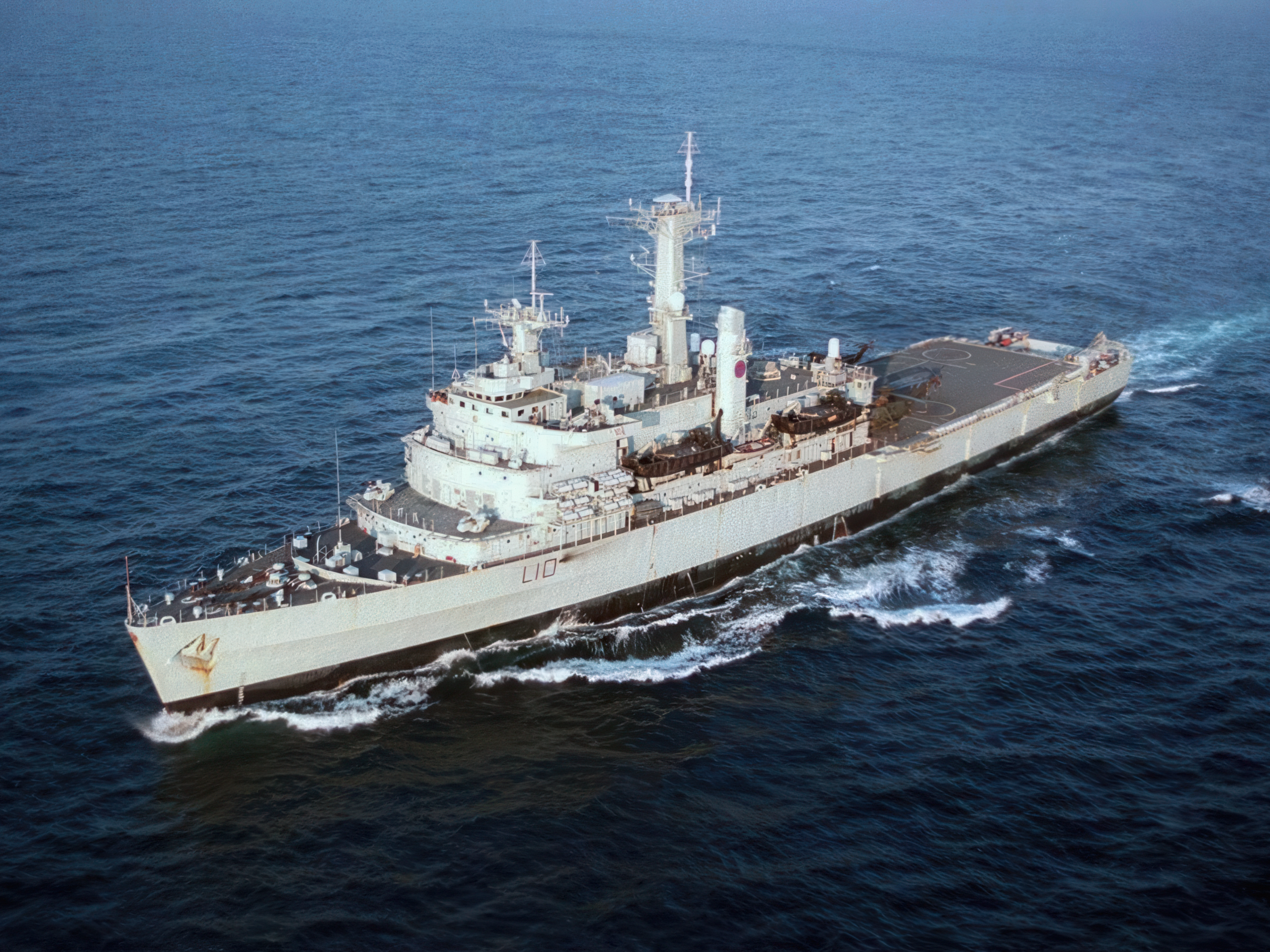 HMS Fearless (L10) - At Sea 1996 - Royal Navy Fearless Class Landing ...