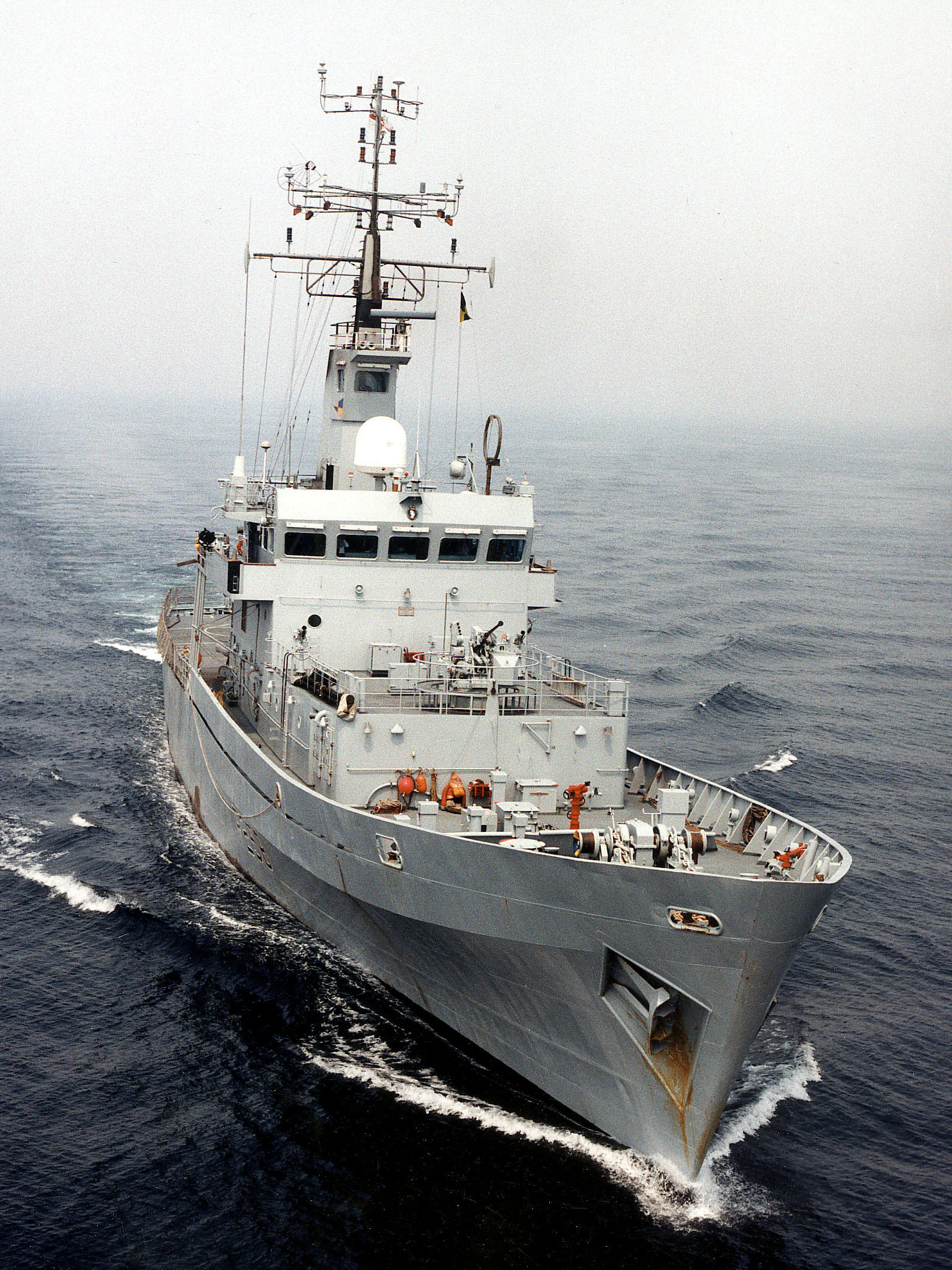 HMS Leeds Castle (P258) - At sea 2002 - Royal Navy Castle Class Patrol ...