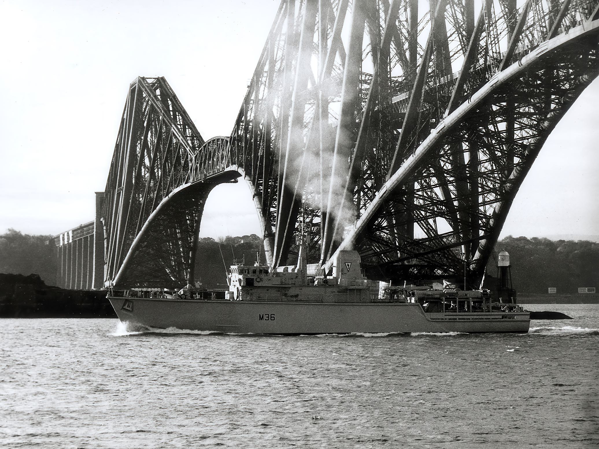 HMS Bicester (M36) Photo Print - Firth Of Forth - Royal Navy Hunt Clas ...