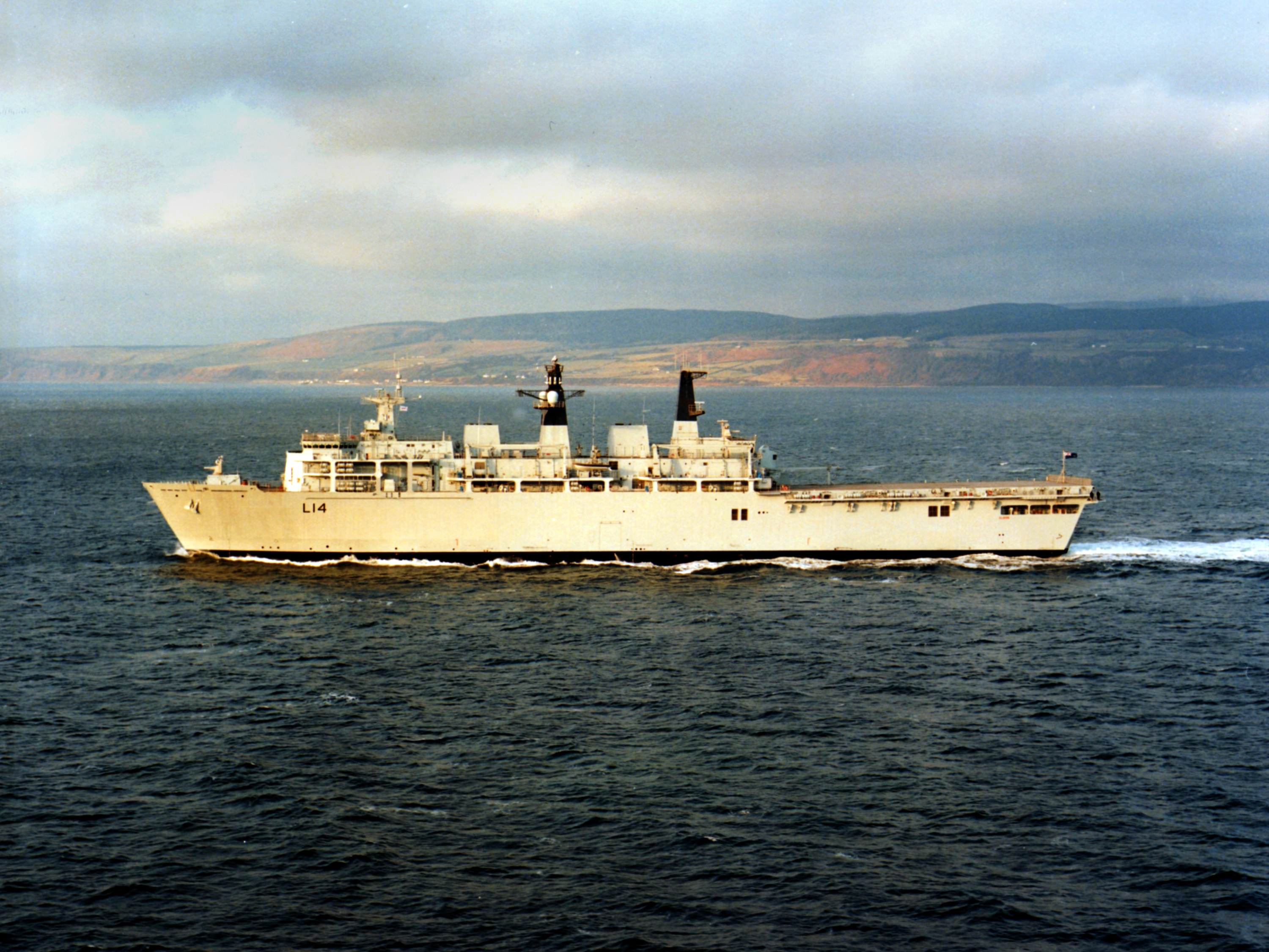 HMS Albion (L14) - During Trials 2002 - Royal Navy Albion Class ...