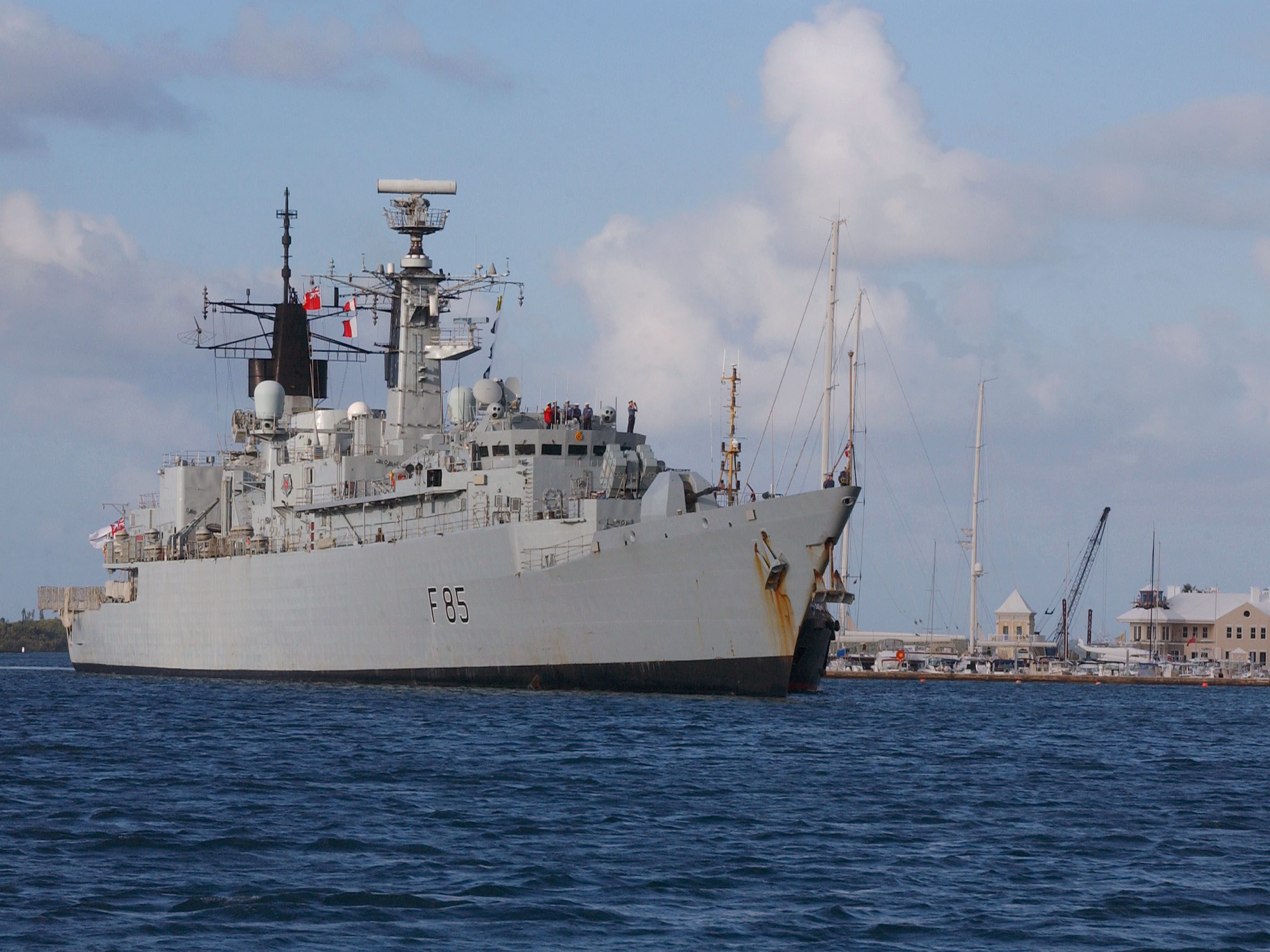 HMS Cumberland (F85) Royal Navy Type 22 Frigate Entering Bermuda 2005 ...