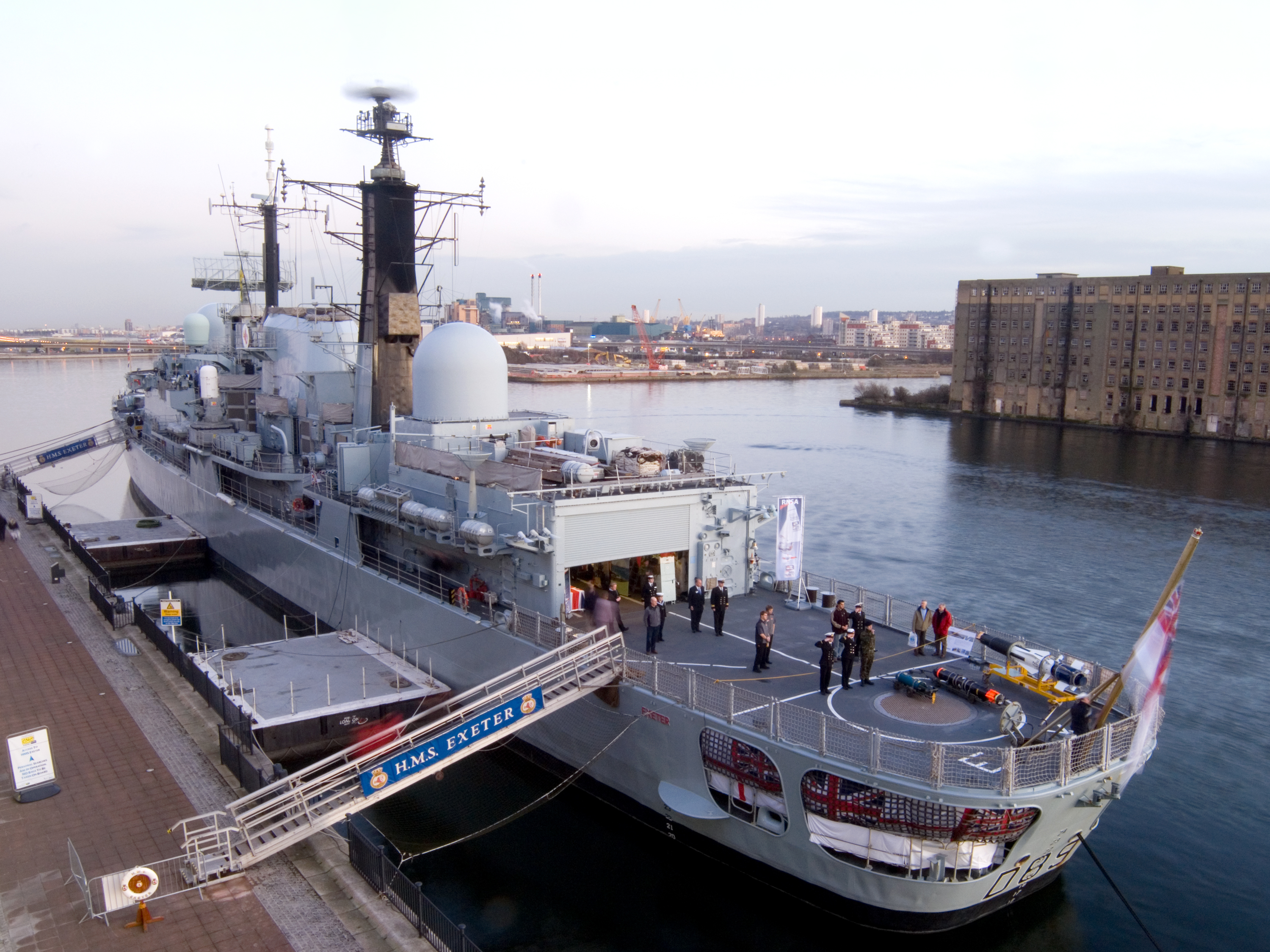 HMS Exeter (D89) - London Boat Show 2008 - Royal Navy Type 42 Destroyer ...