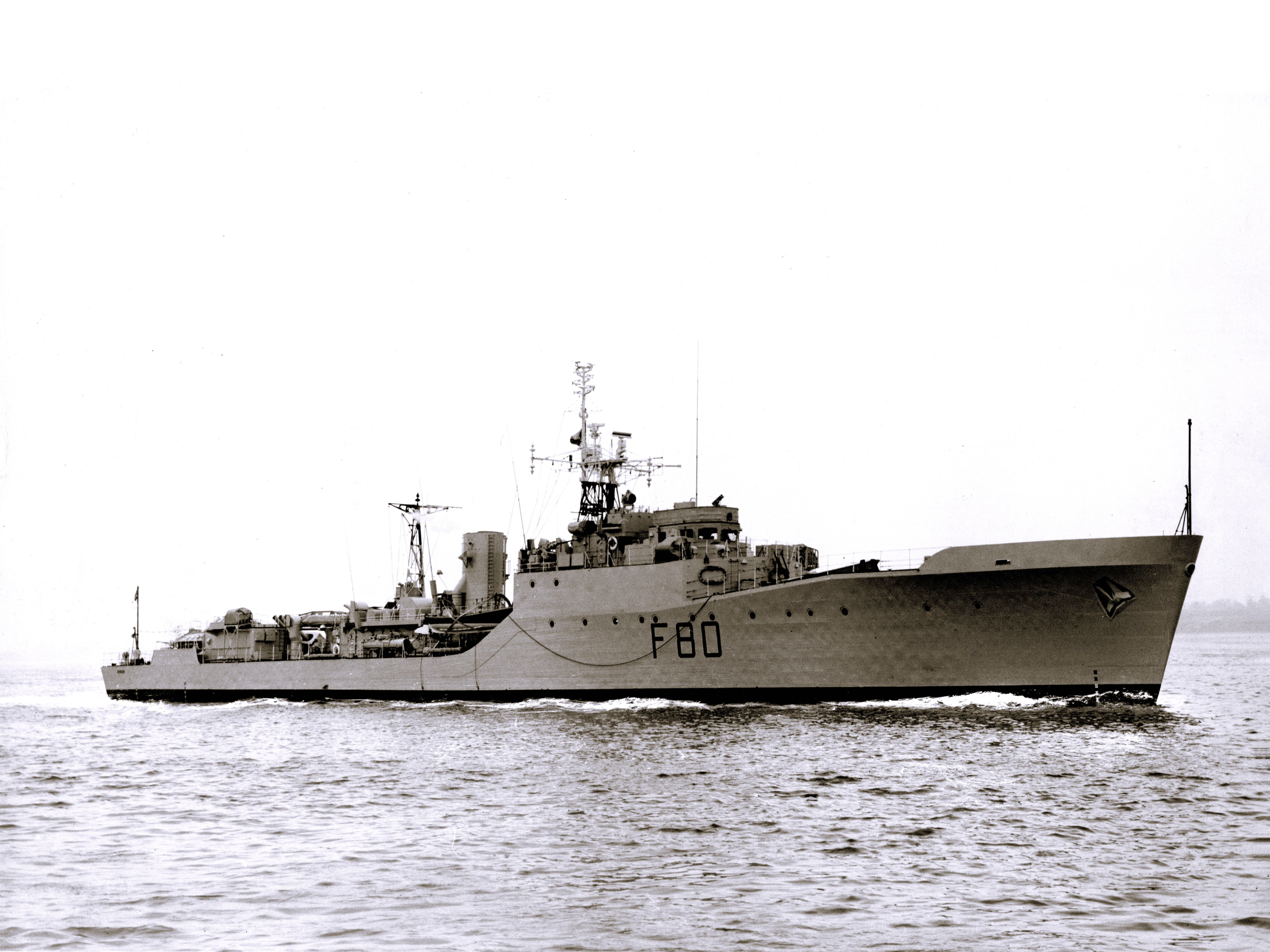 HMS Duncan (F80) - Starboard View - Royal Navy Blackwood Class Frigate ...