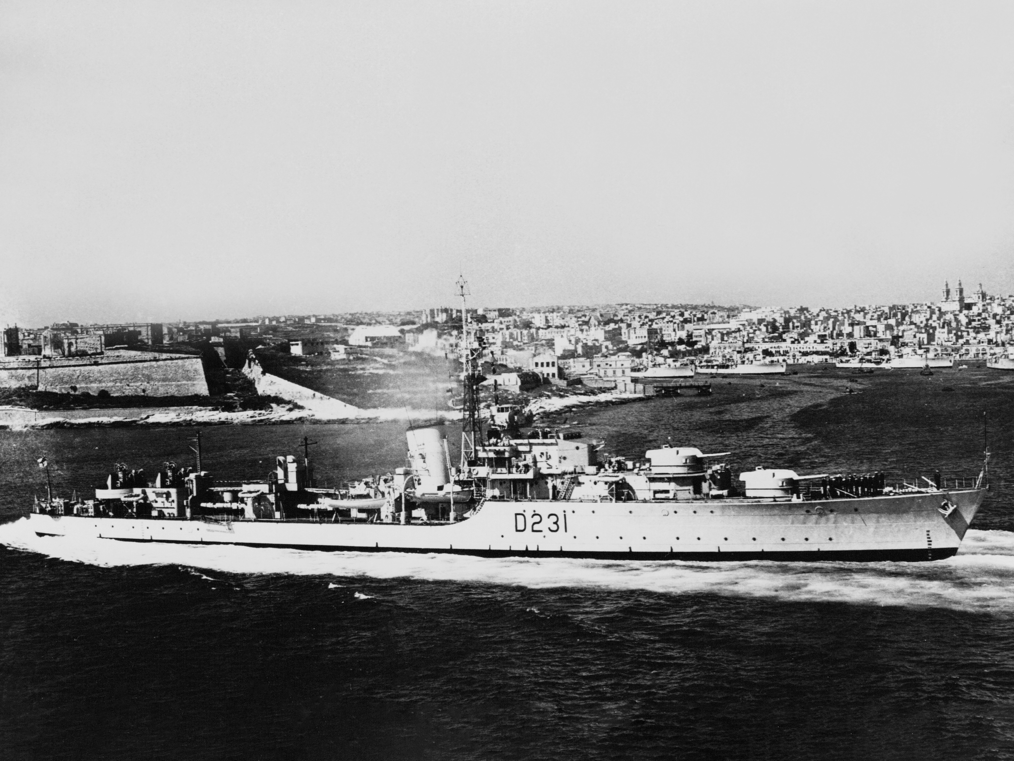 HMS Vigo (D231) - Malta 1952 - Royal Navy Battle Class Destroyer Photo ...