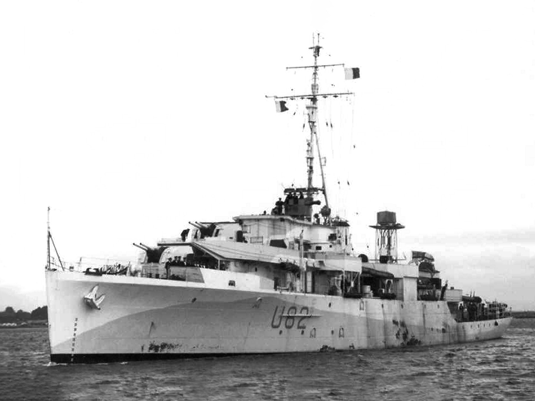 HMS Magpie (U82) - at sea - Royal Navy Black Swan Class Sloop Warship ...