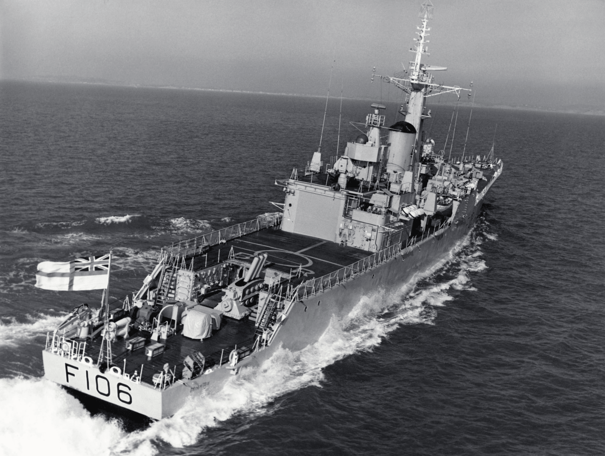 HMS Brighton (F106) Photo Print - Starboard Quarter - Royal Navy Rothe ...