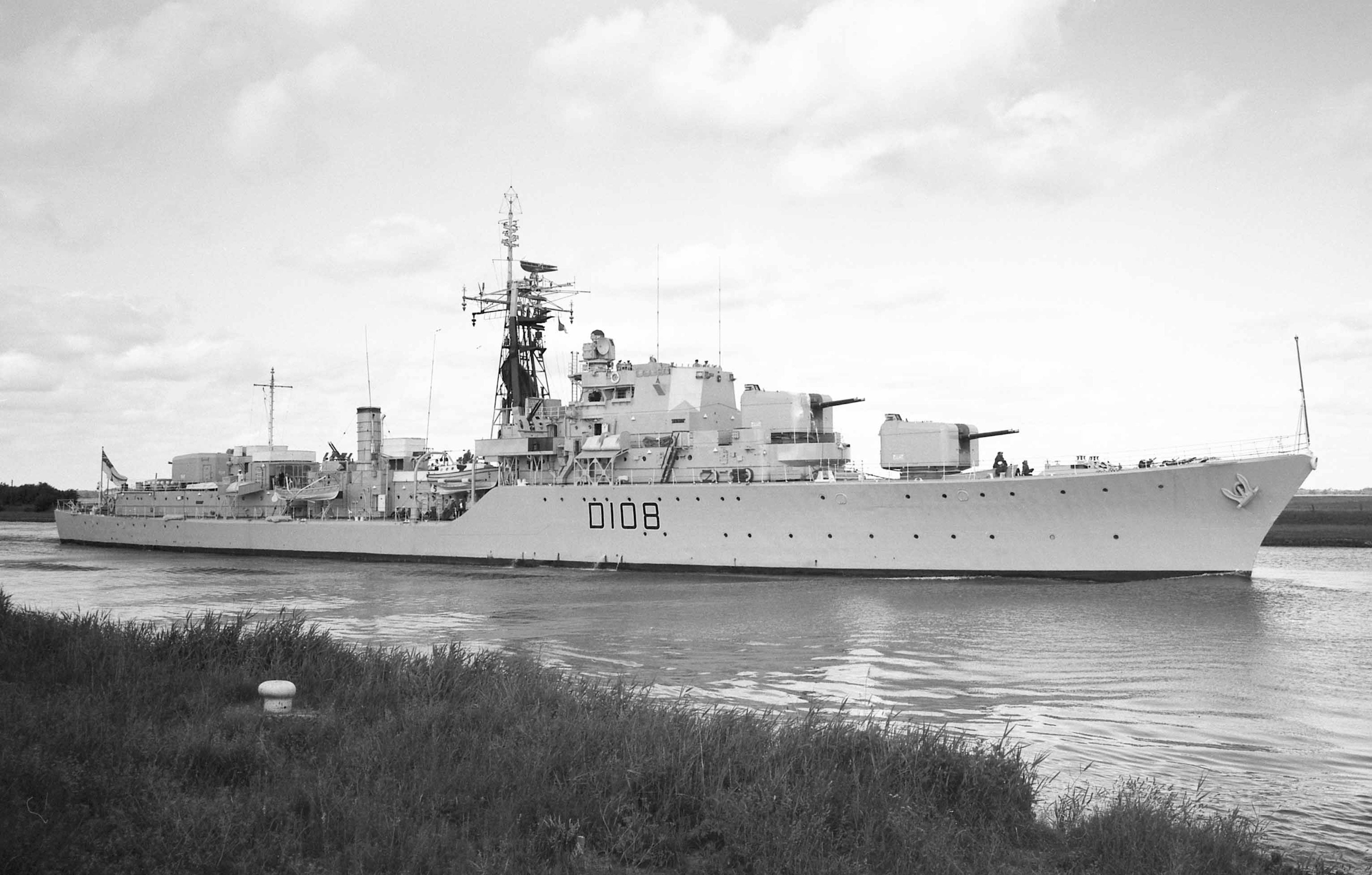 HMS Dainty (D108) Photo Print - Starboard View - Royal Navy Daring Cla ...