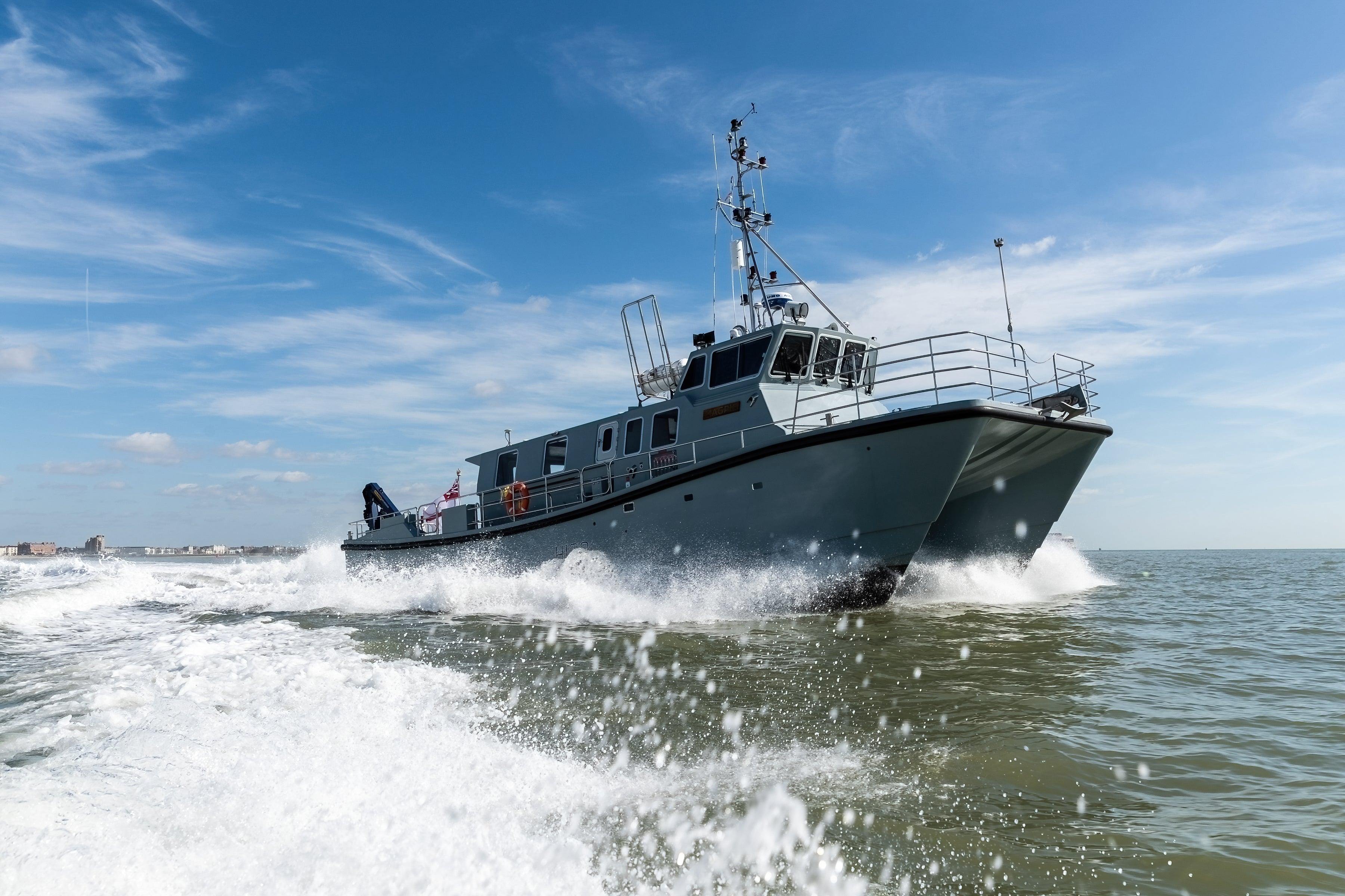HMS Magpie (H130) Photo Print - Starboard View - Royal Navy Coastal Su ...
