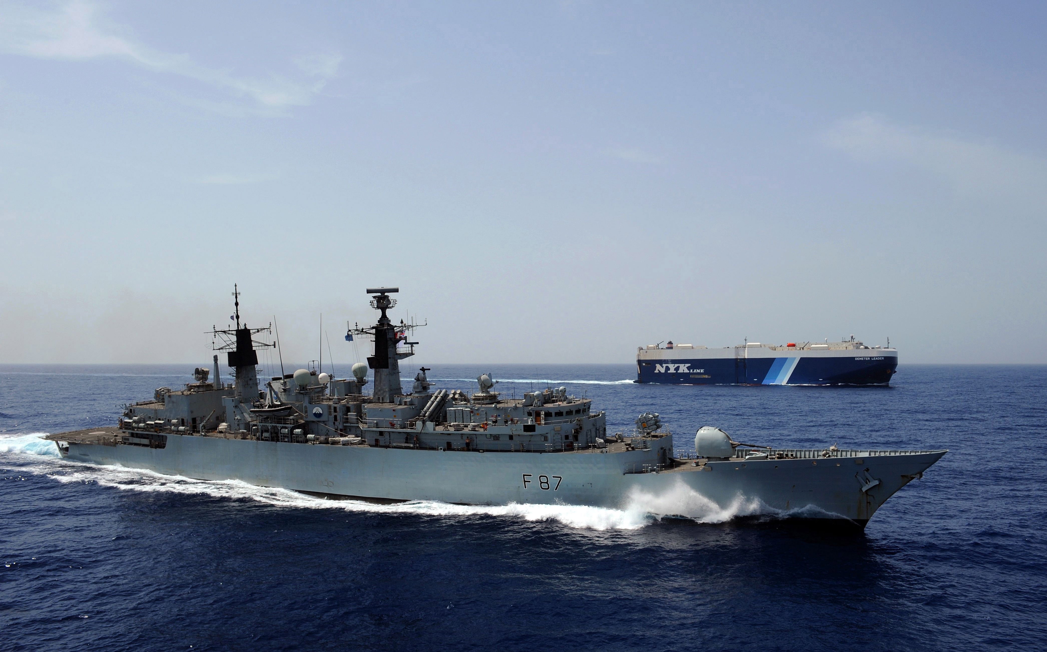 HMS Chatham (F87) - Underway starboard View - Royal Navy Type 22 ...