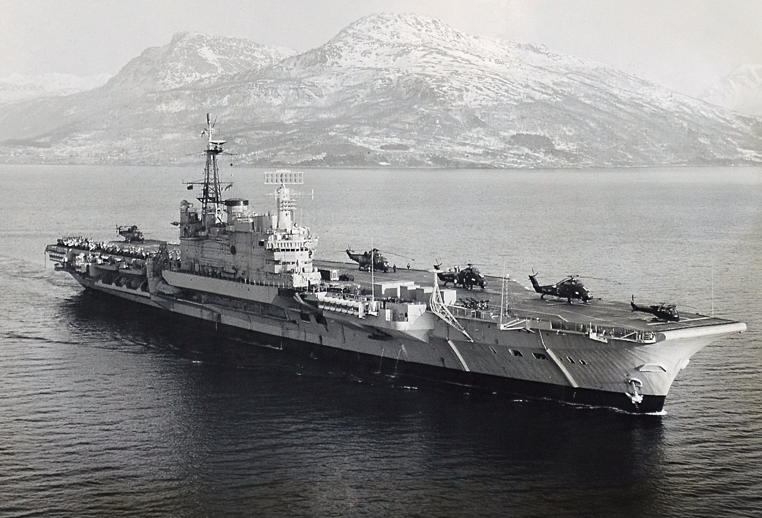 HMS Hermes R12 Royal Navy Centaur class Aircraft carrier Photo Print o ...