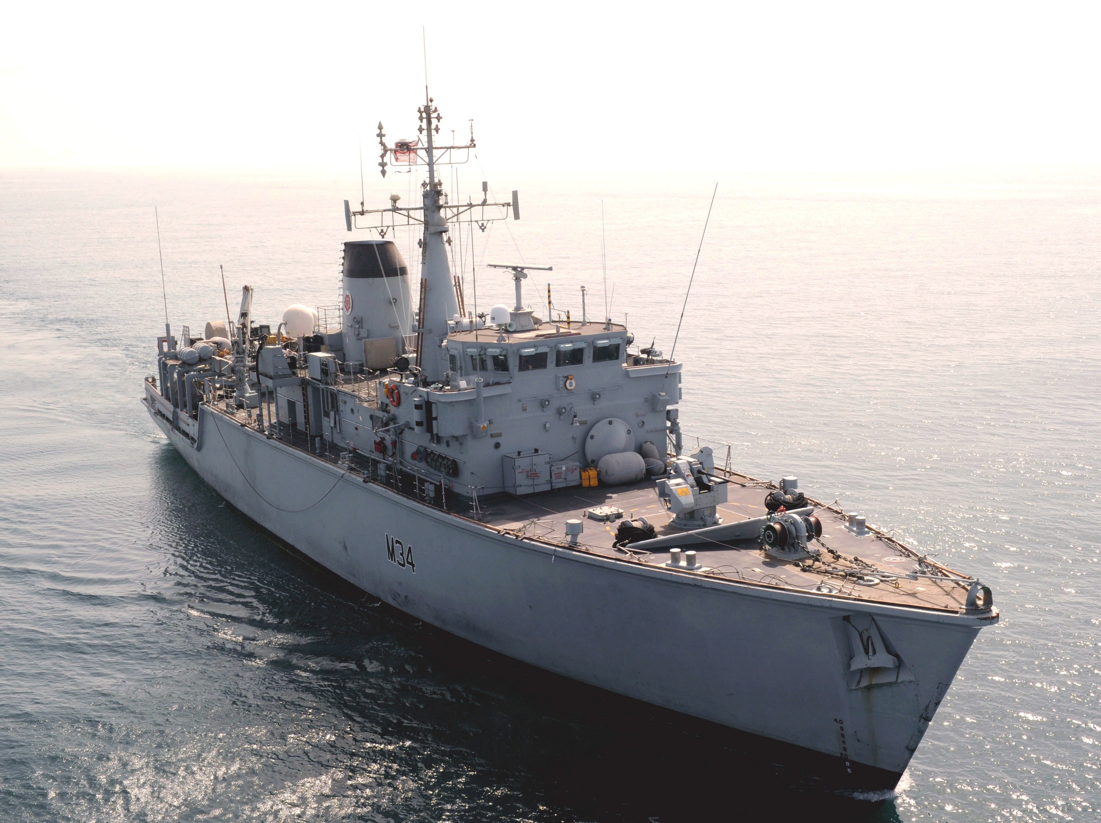 HMS Middleton (M34) Photo Print - High Port Bow View - Royal Navy Hunt ...