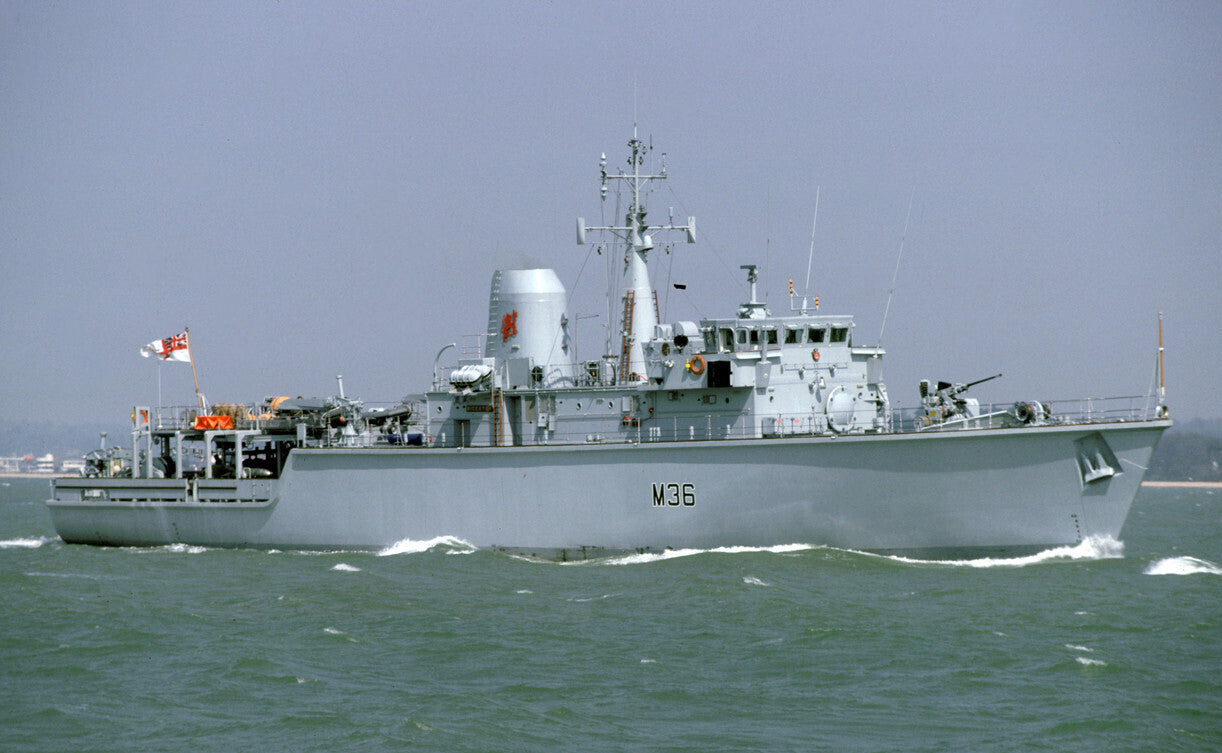 HMS Bicester (M36) Photo Print - Underway - Royal Navy Hunt Class Mine ...