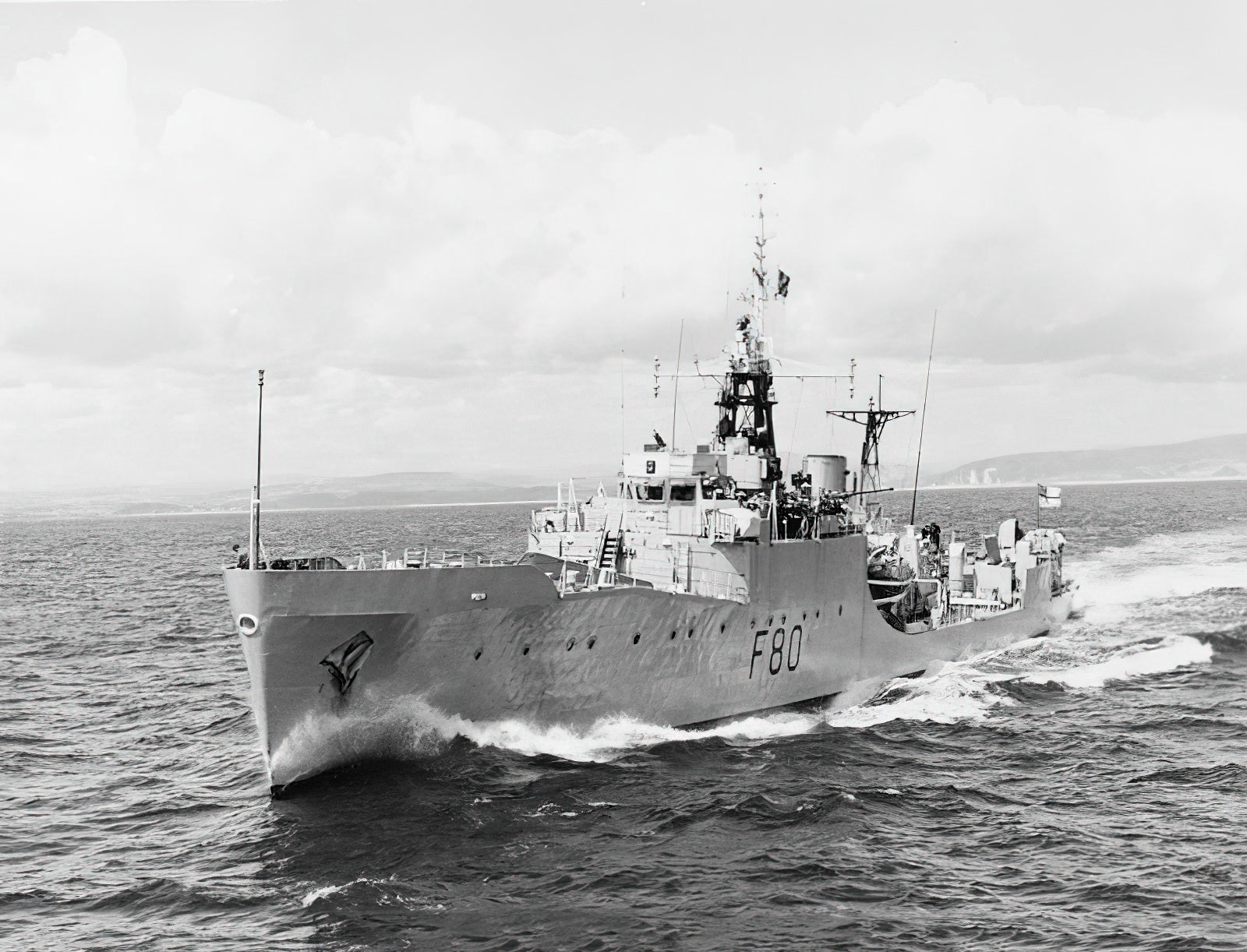 HMS Duncan (F80) - Port Bow View - Royal Navy Blackwood Class Frigate ...