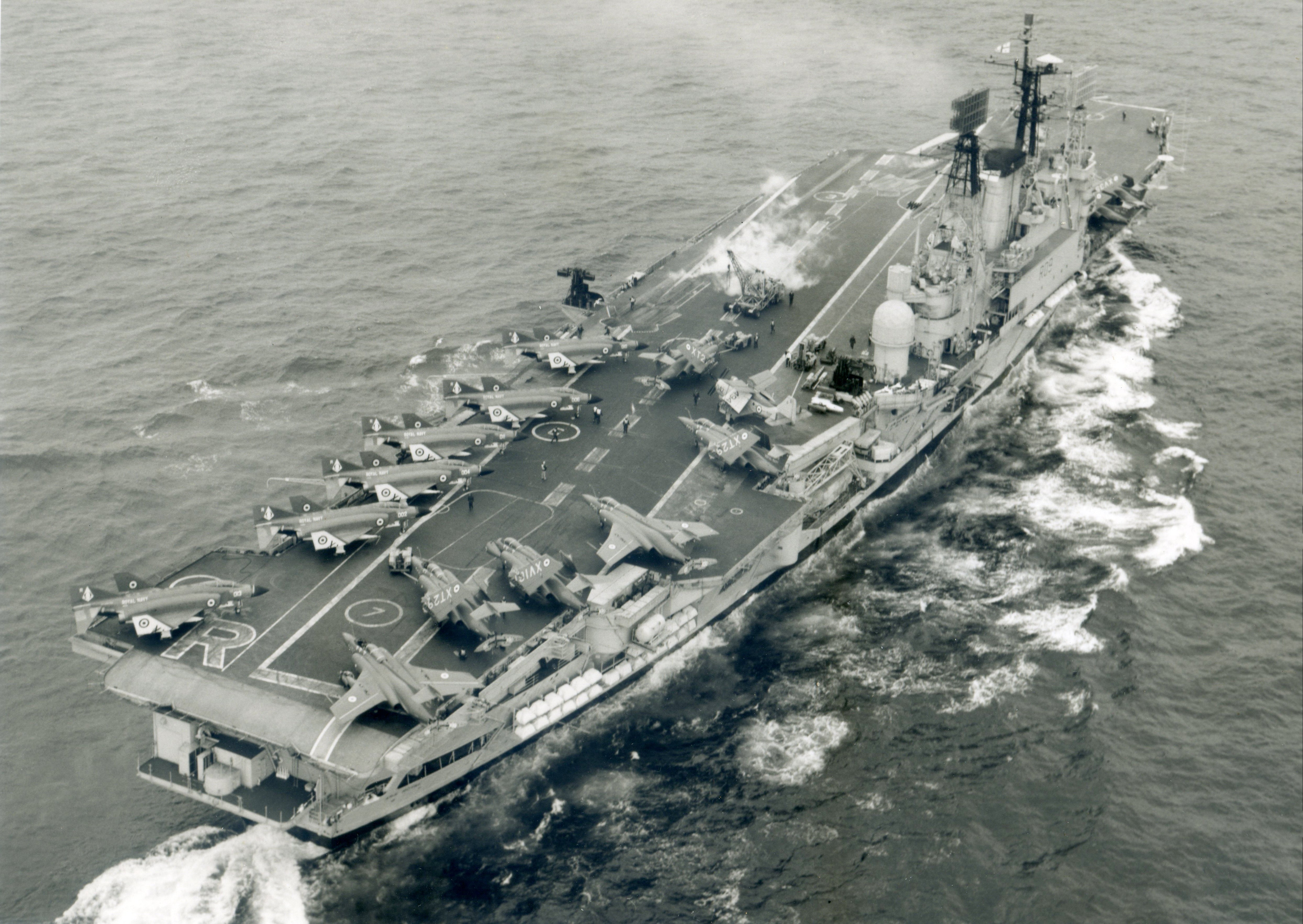 HMS Ark Royal (R09) Photo Print - Flight Deck View - Royal Navy Audaci ...
