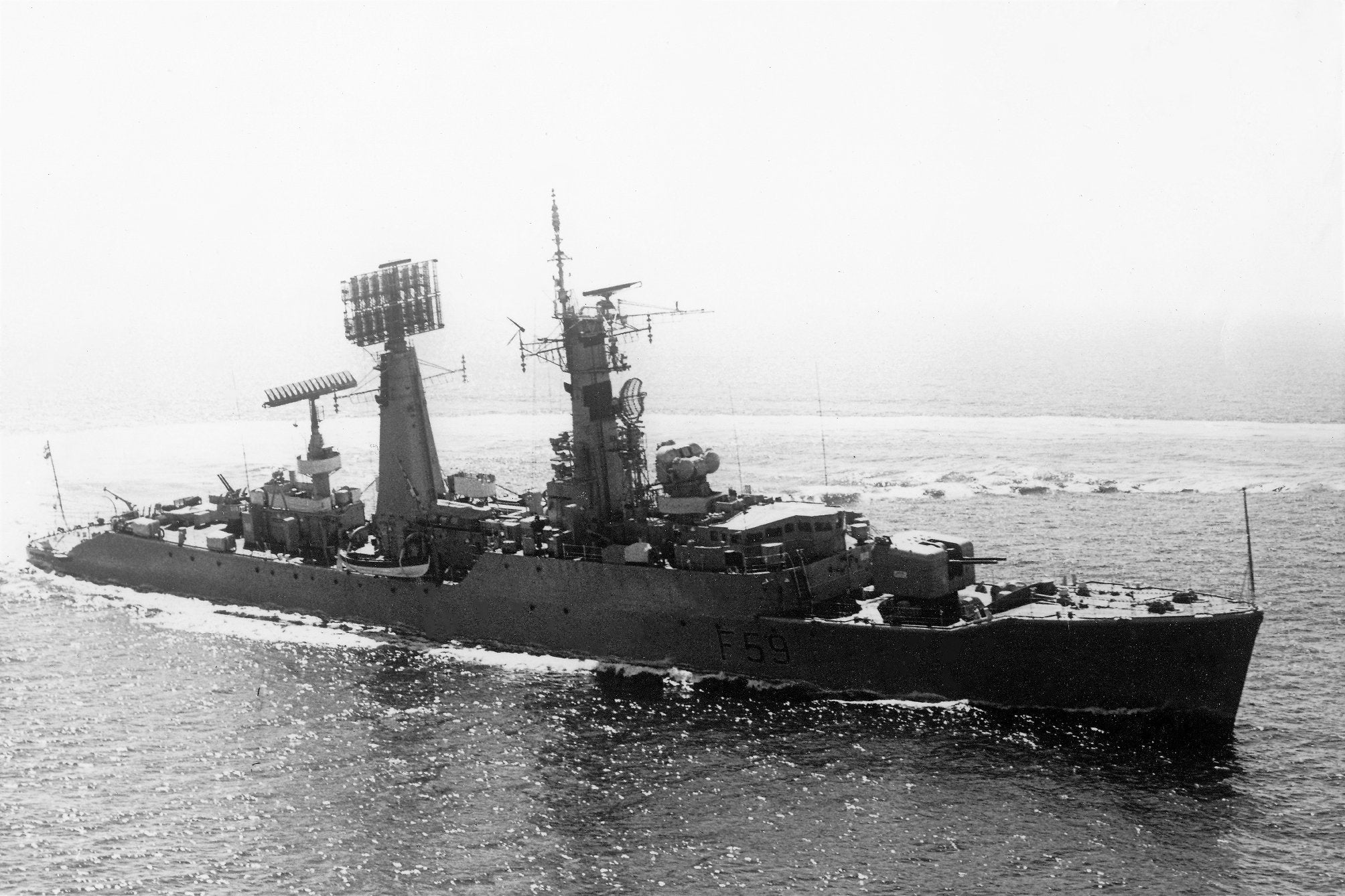 HMS Chichester (F59) Photo Print Turning to Port - Royal Navy Salisbur ...