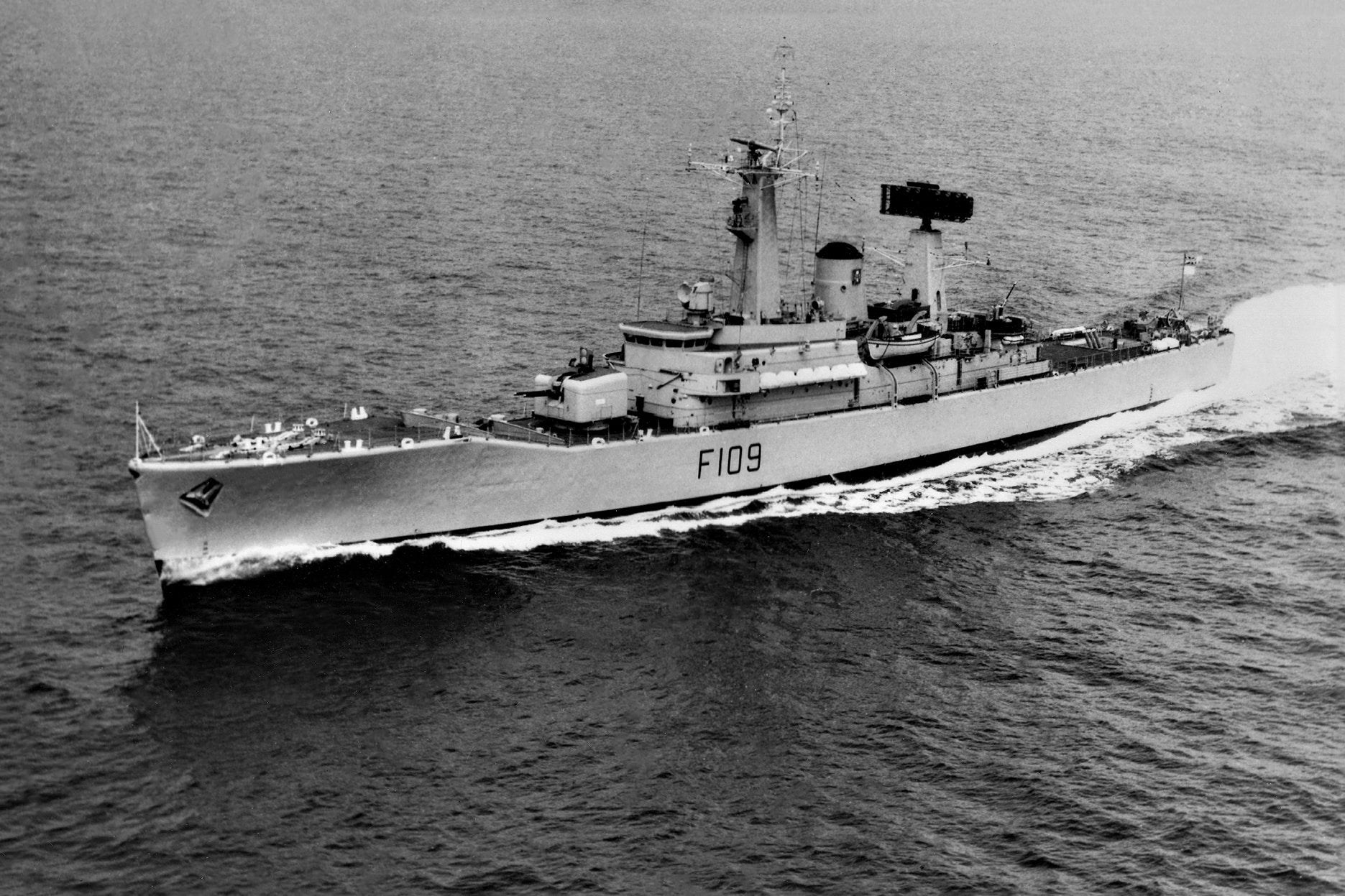 HMS Leander (F109) Photo Print - Underway Port Side View - Royal Navy ...