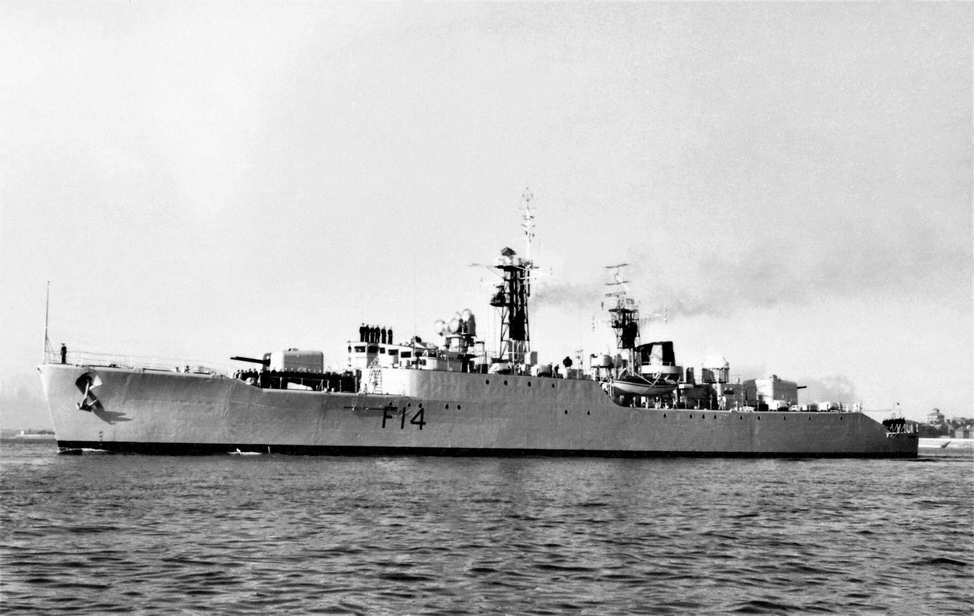 HMS Leopard (F14) - Leaving Harbour - Royal Navy Leopard Class Frigate ...