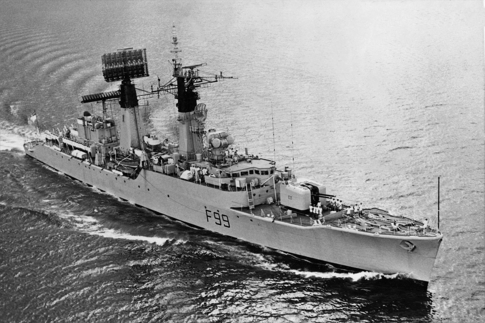 HMS Lincoln (F99) - Starboard View - Royal Navy Salisbury Class Frigate ...