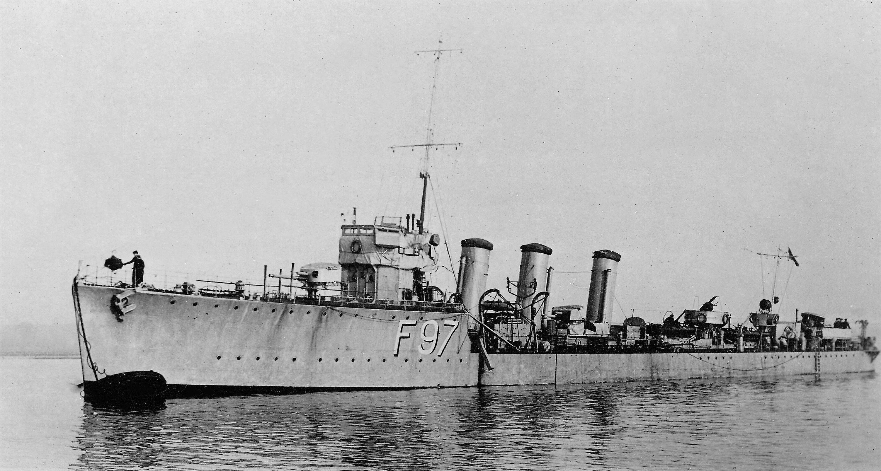 HMS Redgauntlet (F97) - At A Buoy - Royal Navy R Class Destroyer Photo ...