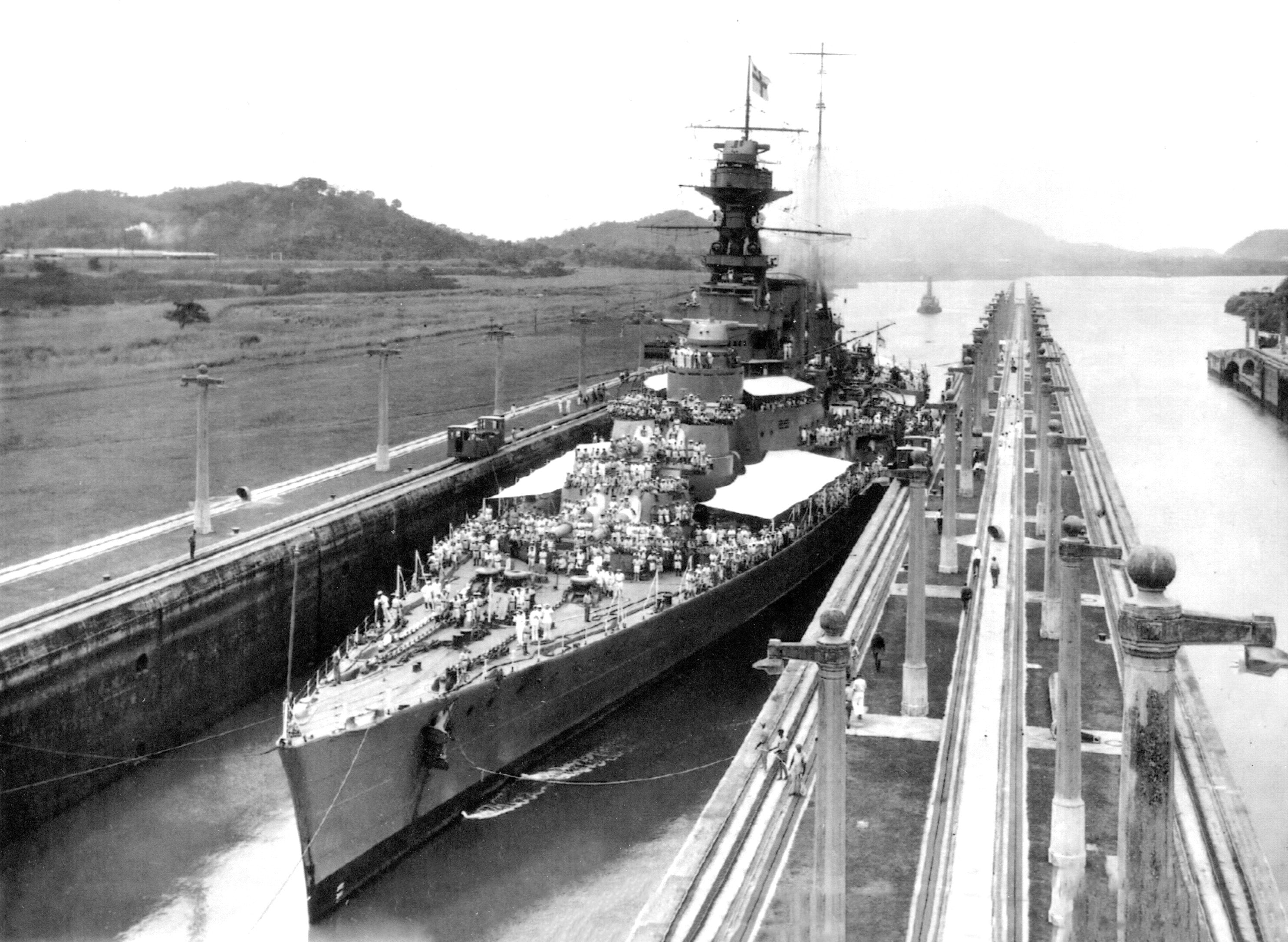HMS Hood (51) - Bow View - Royal Navy Admiral Class Battlecruiser ...