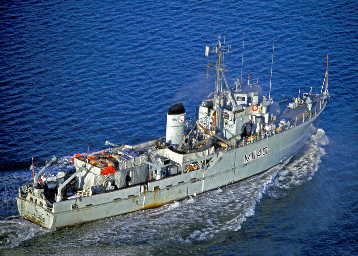 HMS Gavinton (M1140) Photo Print - Starboard View - Royal Navy Ton Cla ...