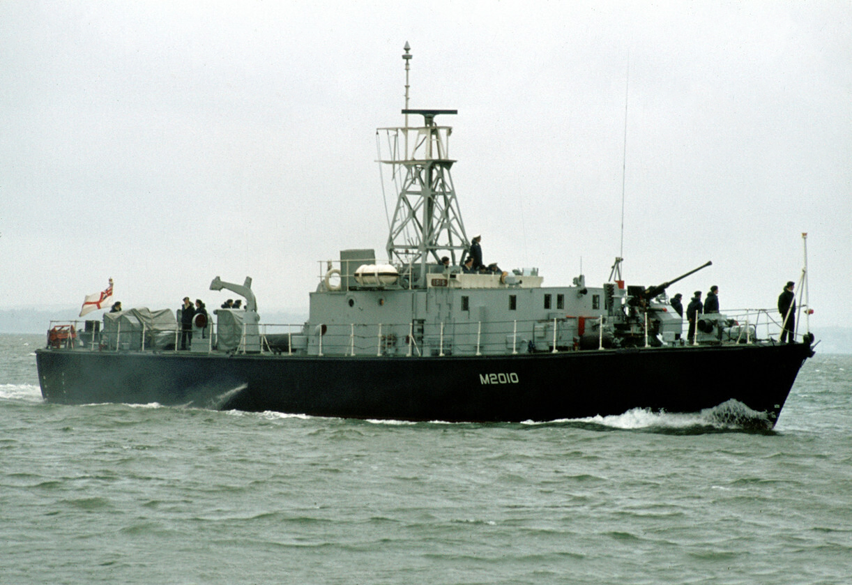 HMS Isis (M2010) - Starboard View - Royal Navy Ley Class Minesweeper ...