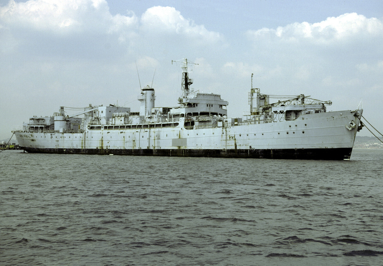 HMS Berry Head (A191) - Starboard View - Royal Navy Repair Ship Photo ...