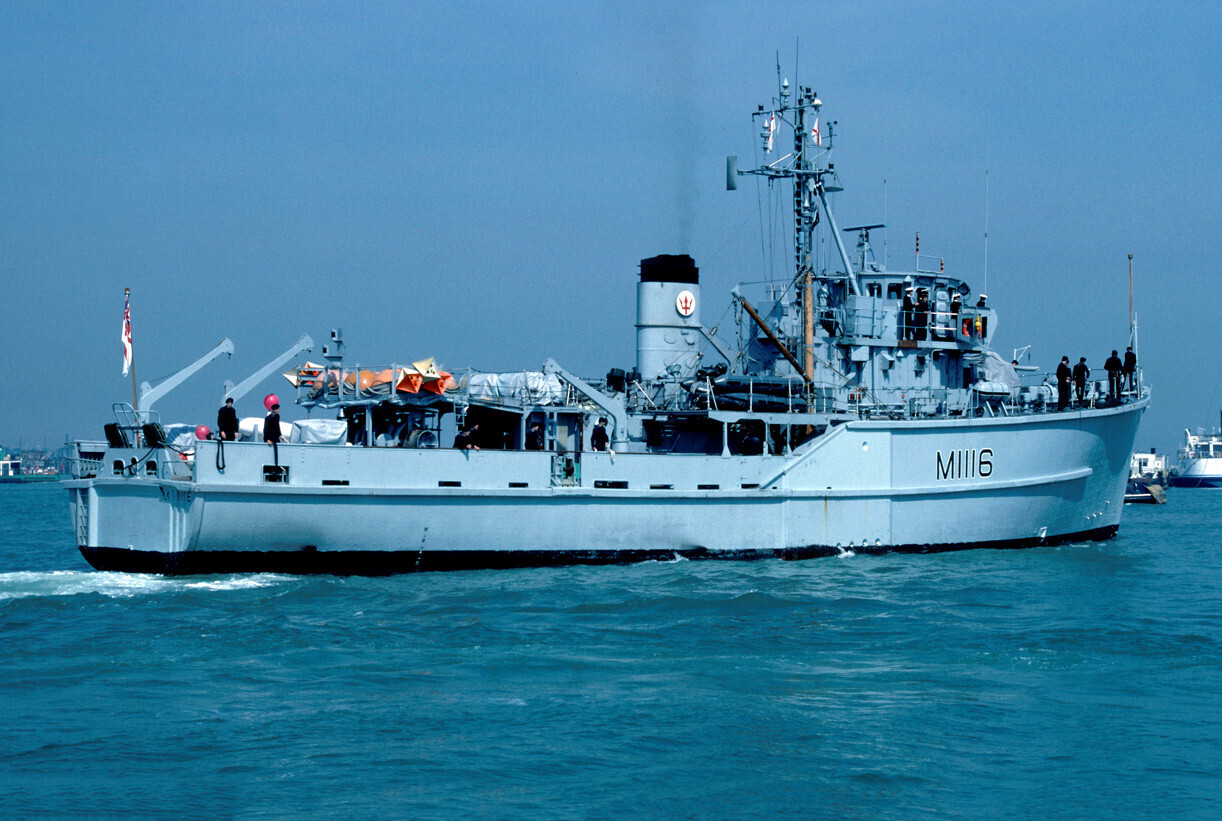 HMS Wilton (M1116) Photo Print - Entering Harbour - Royal Navy Ton Cla ...