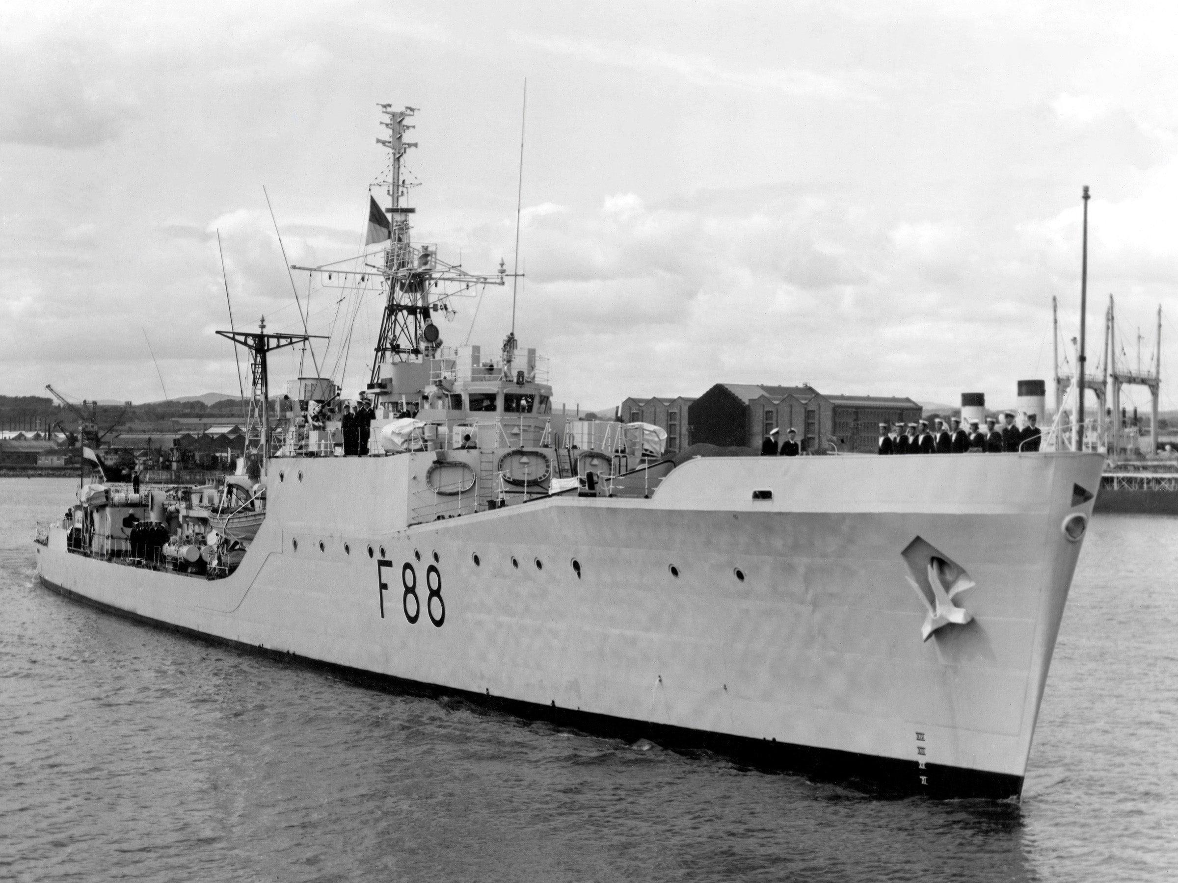 HMS Malcolm (F88) Photo Print - Starboard Bow View - Royal Navy Blackw ...