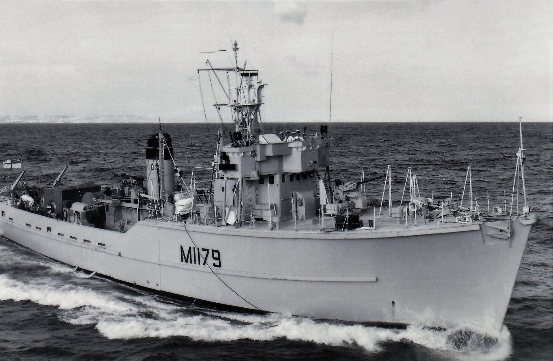 HMS Sefton (M1178) - Underway - Royal Navy Ton Class Minesweeper ...