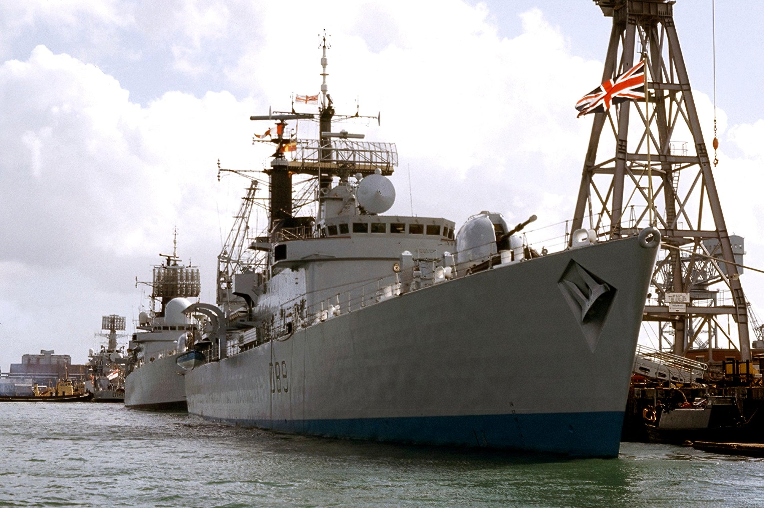 HMS Exeter (D89) - Alongside Portsmouth - Royal Navy Type 42 Destroyer ...